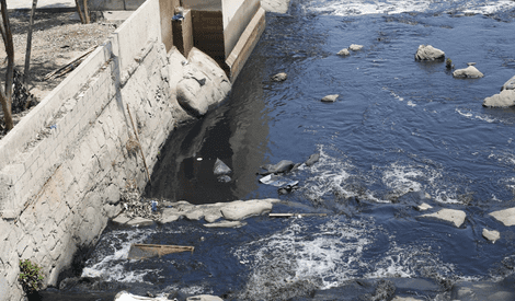 Río Rímac: Aguas lucen de color negro ante la elevada contaminación en ...