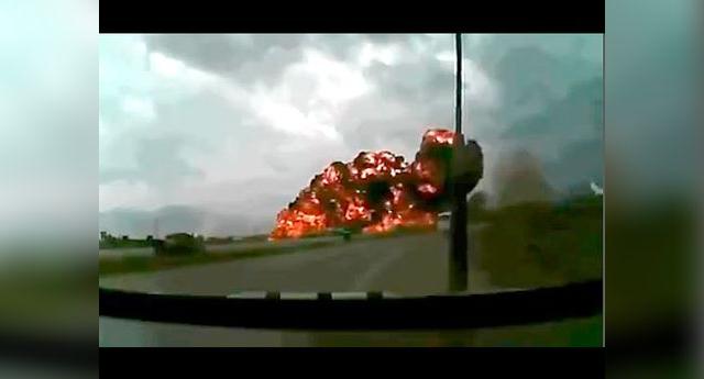 Impactante video muestra caída y explosión de avión en Afganistán | El ...