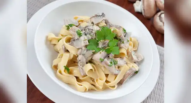 Pasta a la crema de champiñones | El Popular