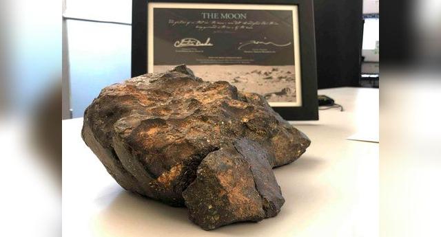 Una roca lunar se venden por US$ 855 mil durante una subasta