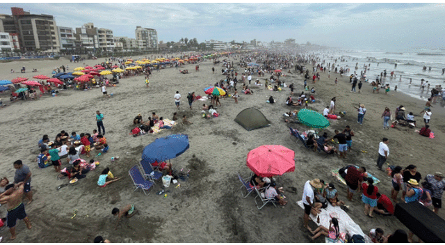 Chiclayo: más de 50 mil personas recibieron el Año Nuevo 2023 en playa ...