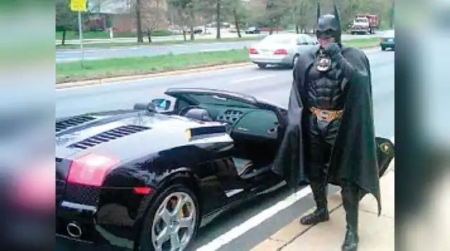 Estados Unidos: Batman muere cuando arreglaba su batimóvil | El Popular