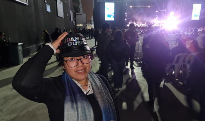 Juan Luis Guerra en Lima: Fanáticos llevan hasta la bandera nacional hasta el Arena Perú, fotos ...